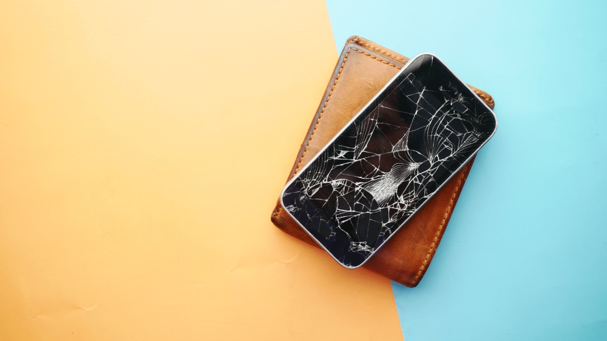 Cómo arreglar la pantalla rota de tu móvil | Jumar Jaén